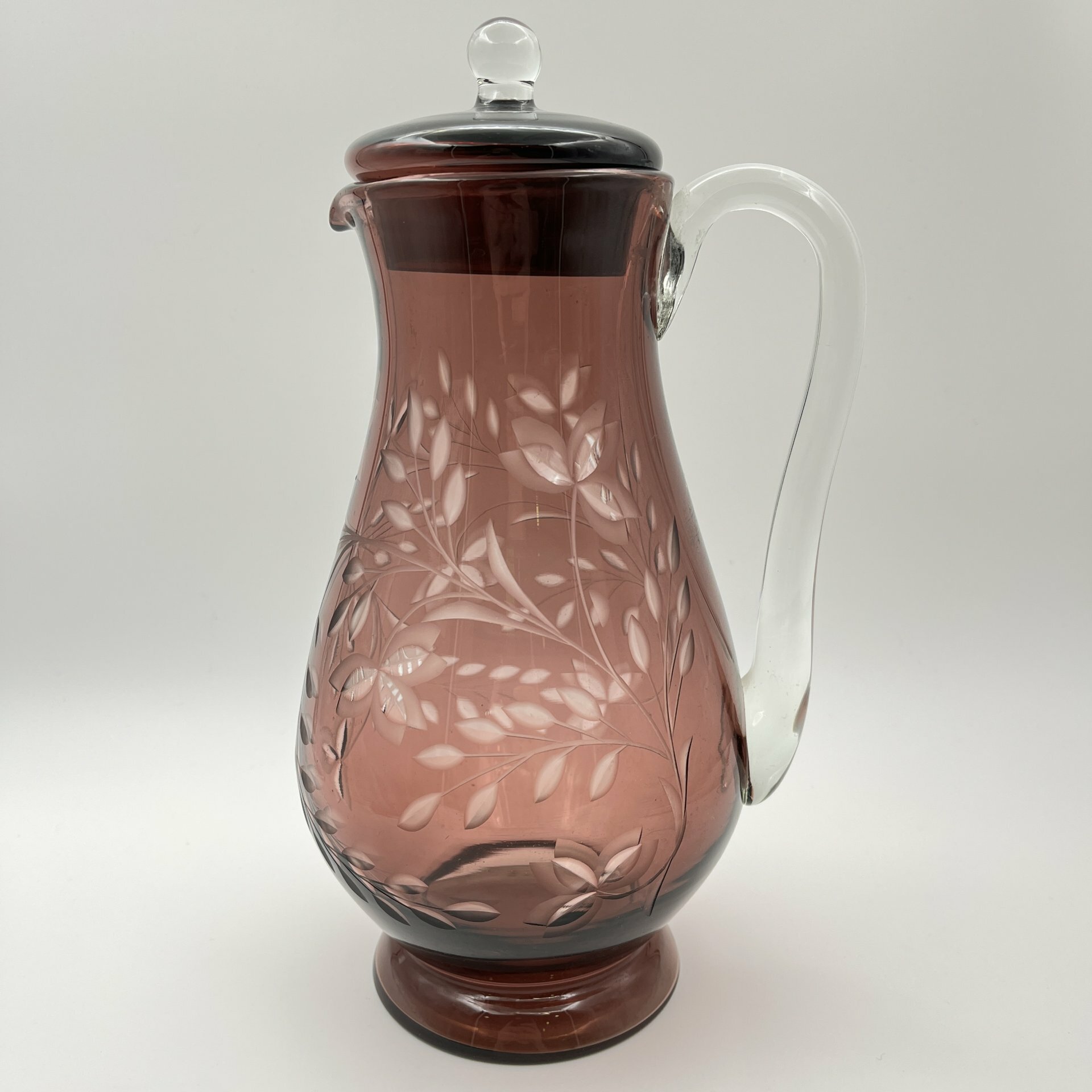 Кувшин с крышкой и растительным декором (с трещиной), стекло, марганцевое