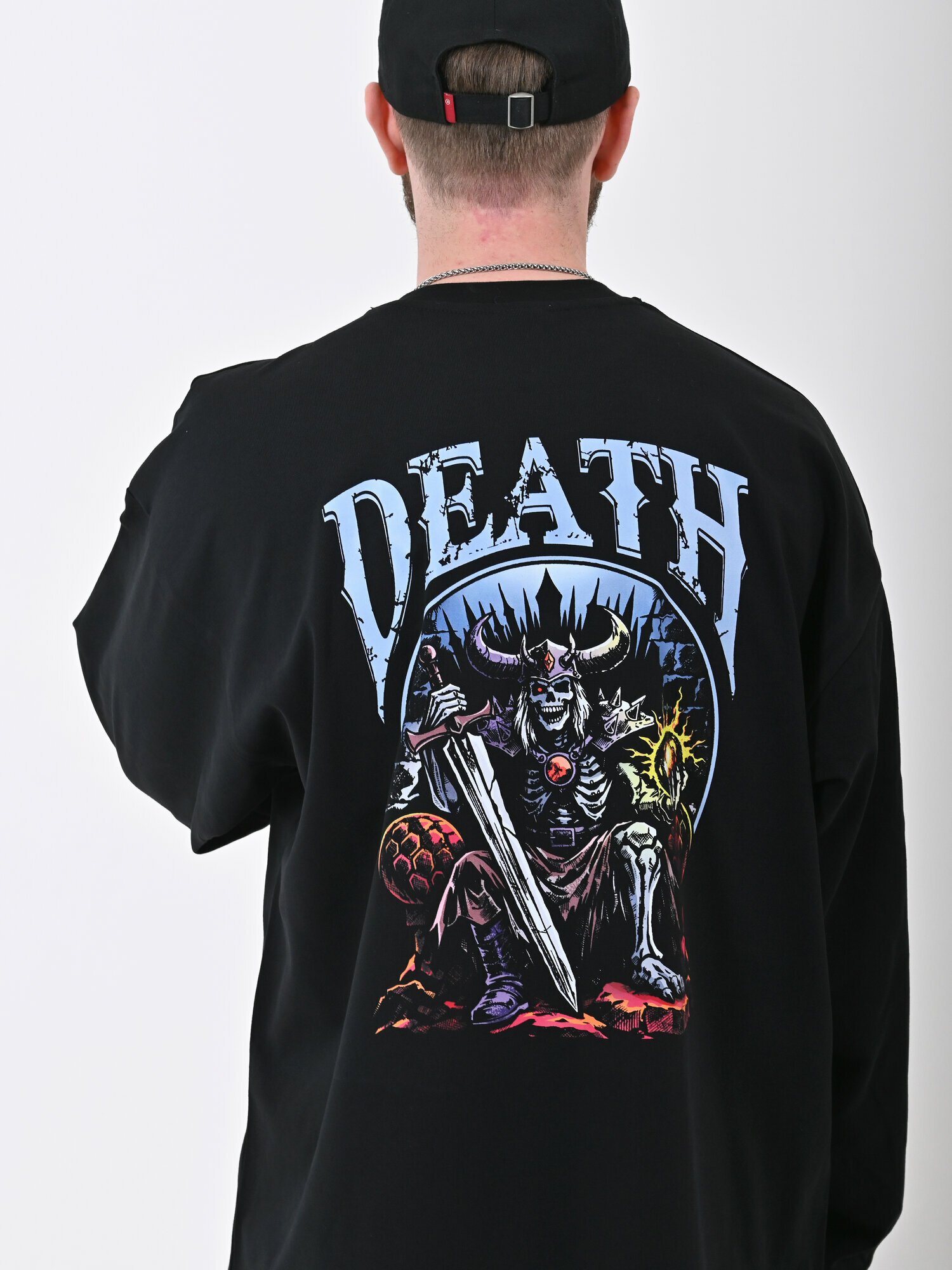 Лонгслив Death to Mortals Throne skeleton