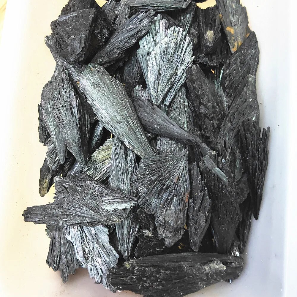 Натуральный черный турмалин, кристалл