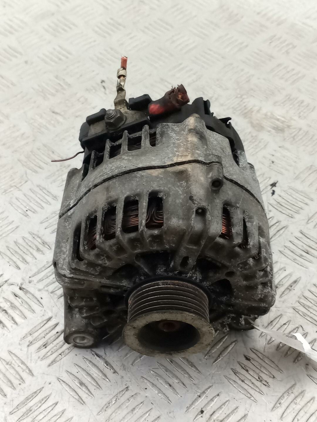 Генератор для BMW 1 E87/E81/E82/E88 [рестайлинг] 2.0 OEM 7802261