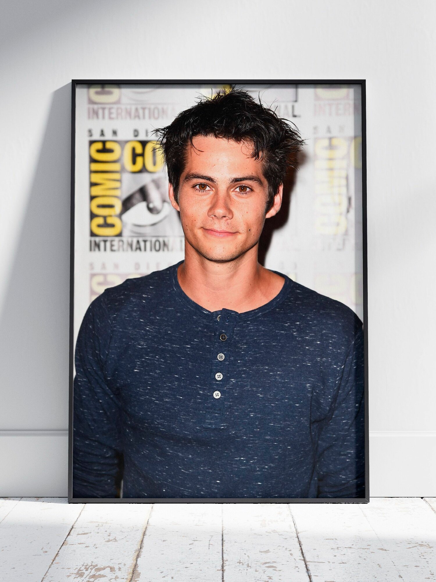 Плакат на стену для интерьера Дилан О Брайен (Dylan O Brien 18) - Постер по актеру фильма, кино, сериала формата A4 (21x30 см)