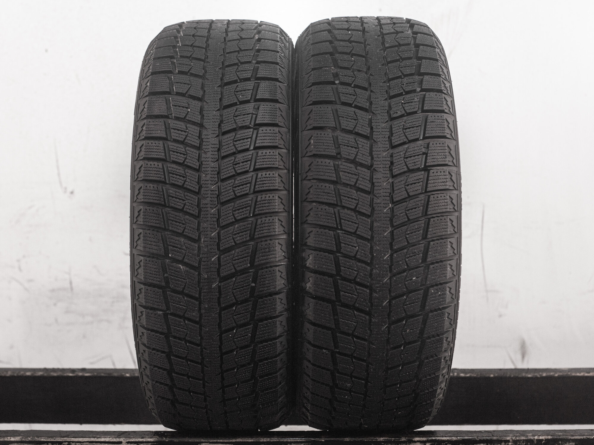 [2] Leao Ice I-15 Winter Defender 205/50 R17 93T