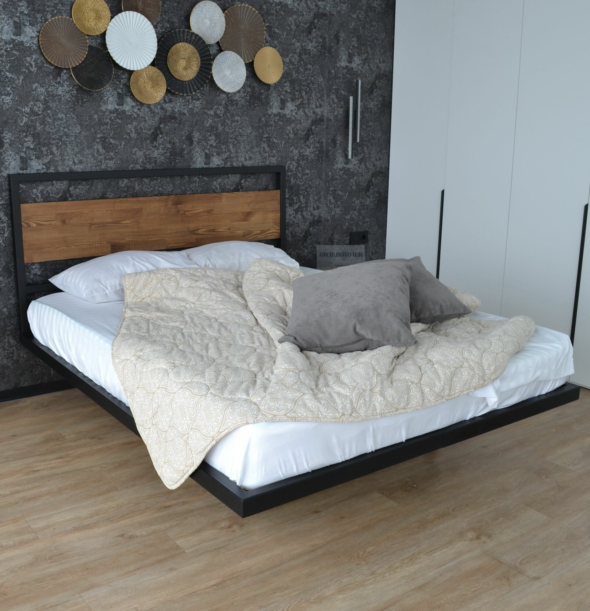 Парящая кровать Бостон с ортопедическим основанием черная/старый дуб