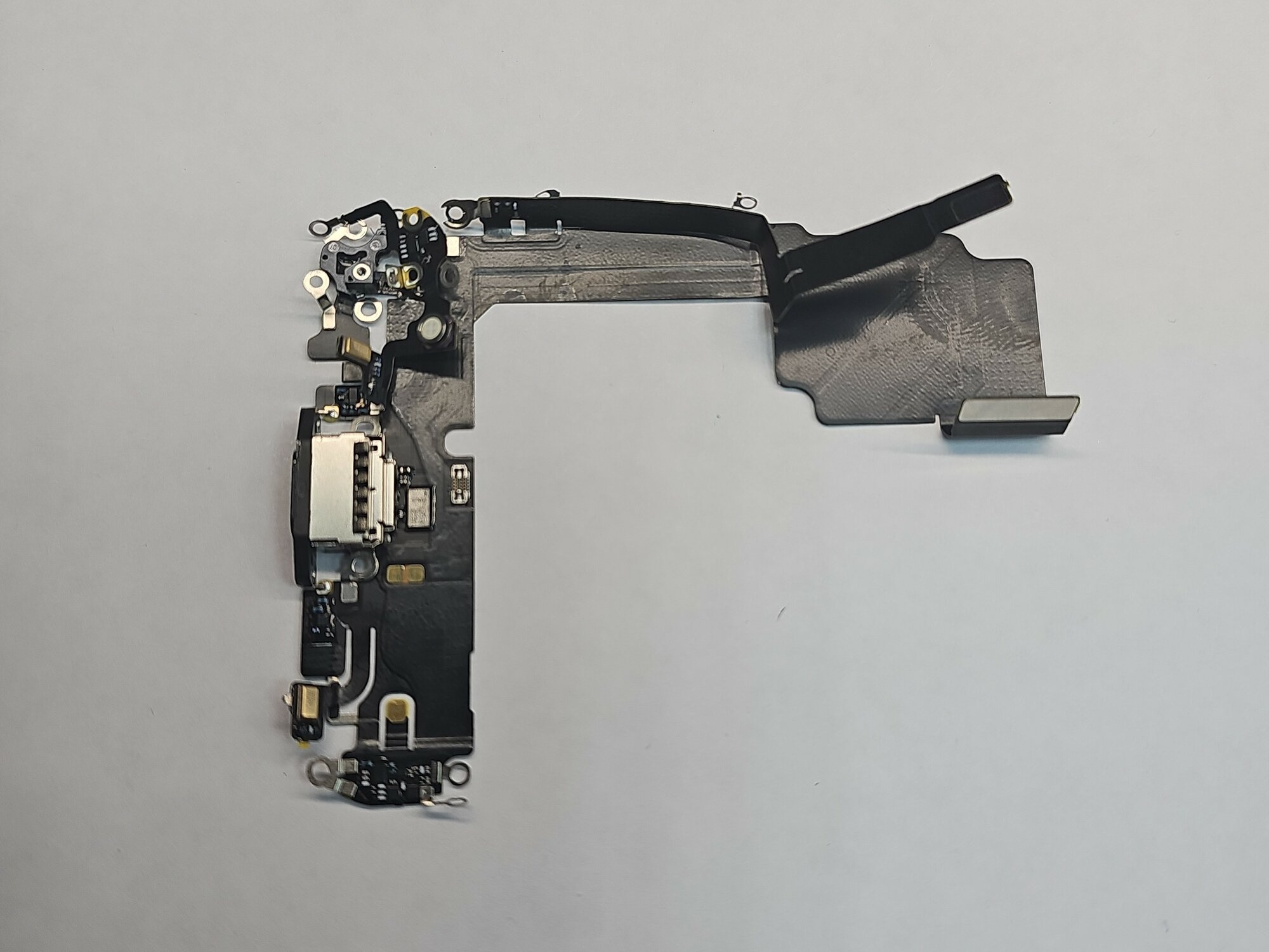 Нижний шлейф зарядки iPhone 15 pr ориг снятый