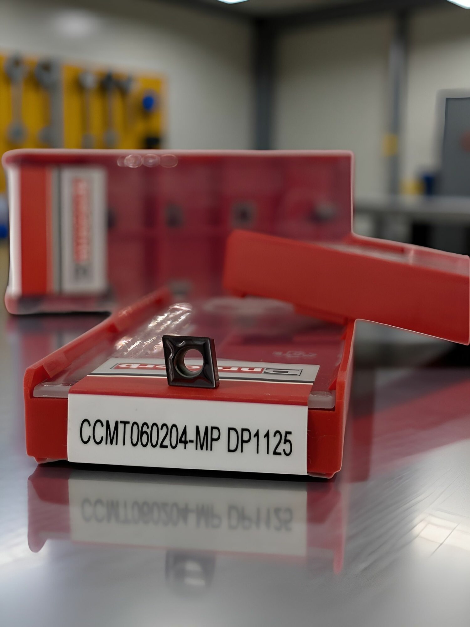 Сменная твердосплавная пластина для токарной обработки Dnrecerb CCMT060204-MP DP1125