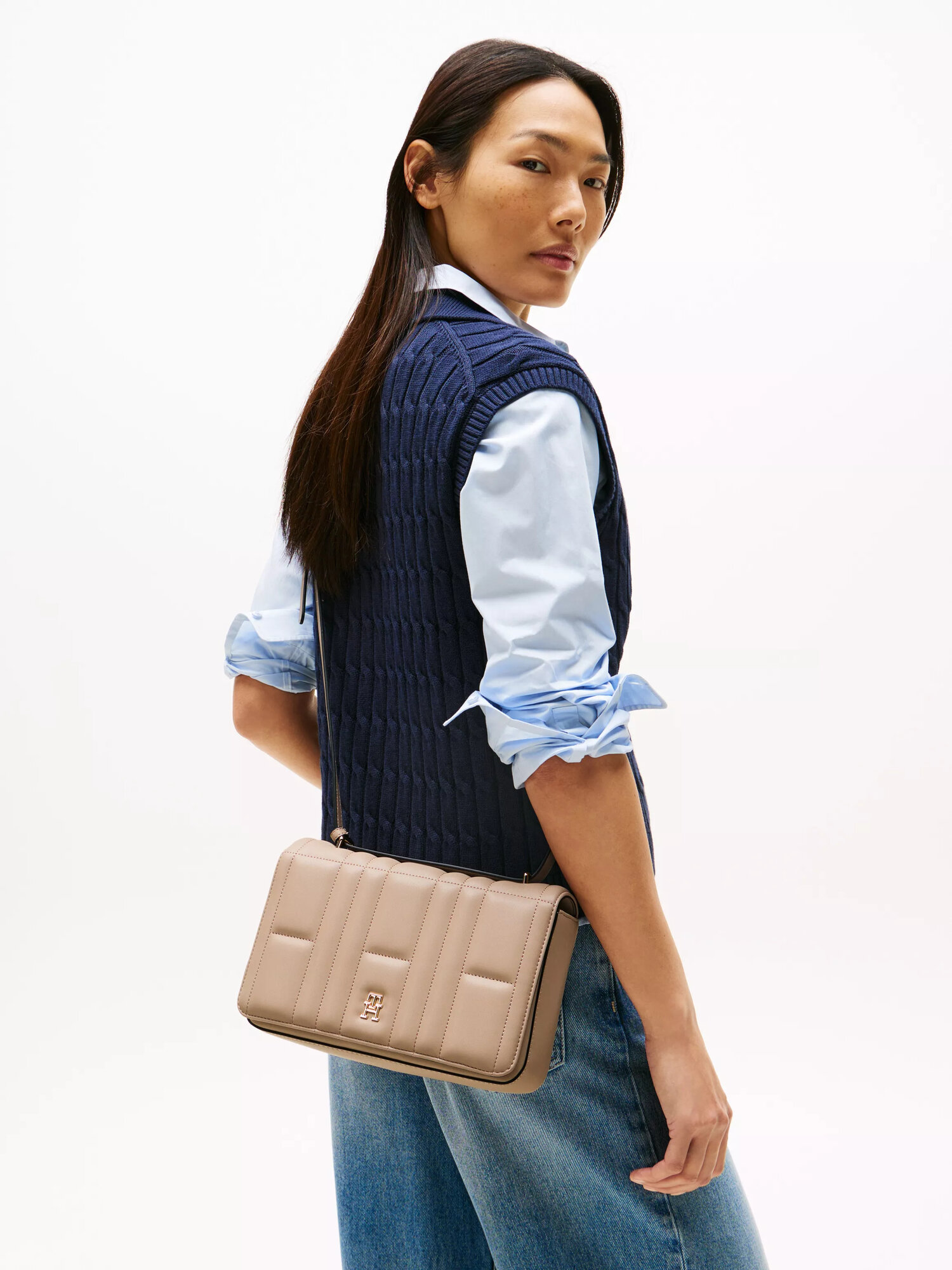 Сумка кросс-боди TOMMY HILFIGER, фактура стеганая, бежевый — фото 1