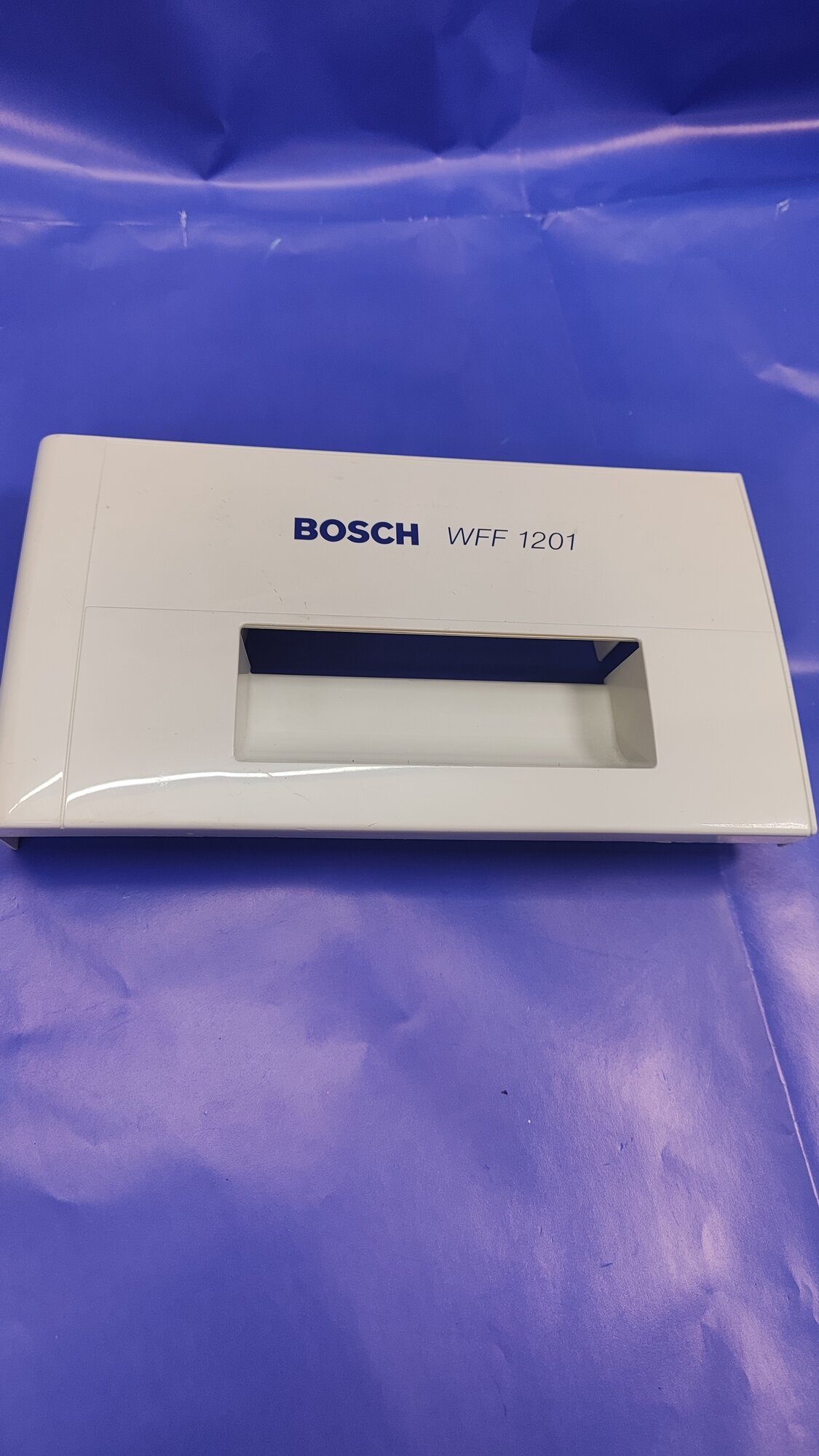 Крышка (ручка) порошкоприемника Bosch 00499957 оригинал б/у