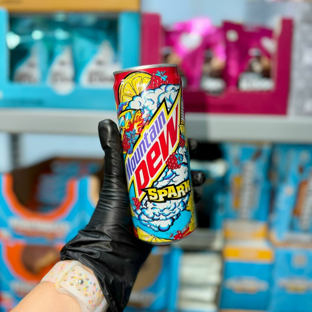 Газированный напиток Mountain Dew Spark/Маунтин Дью со вкусом лимона и малины 330 мл.