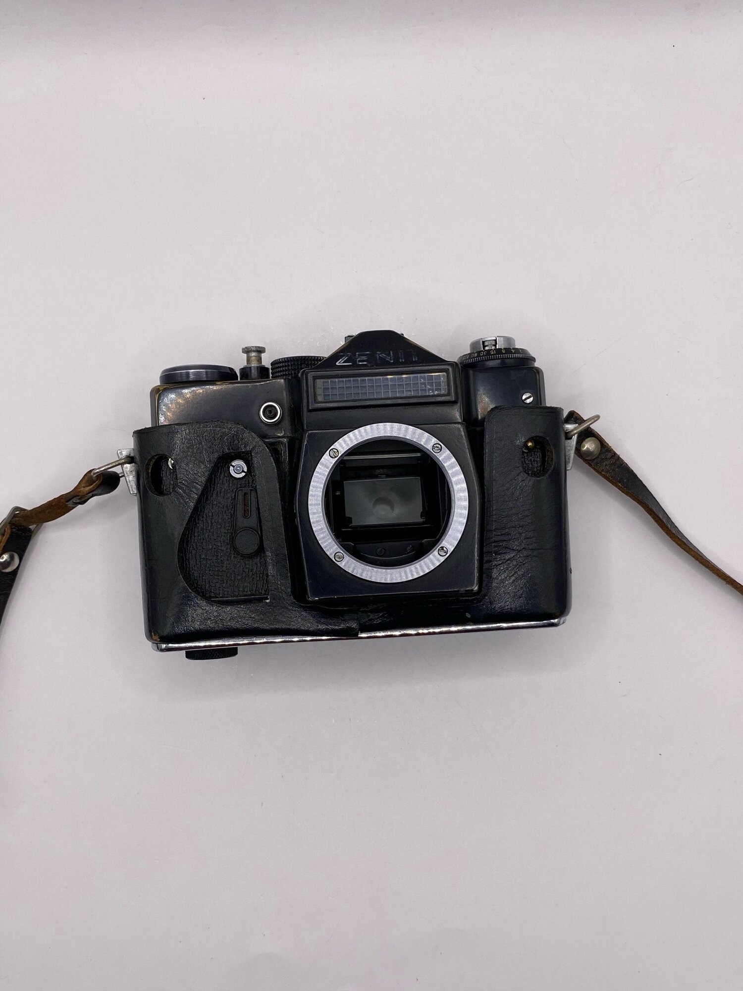 Фотоаппарат зеркальный "ZENIT 11". СССР. Тушка.