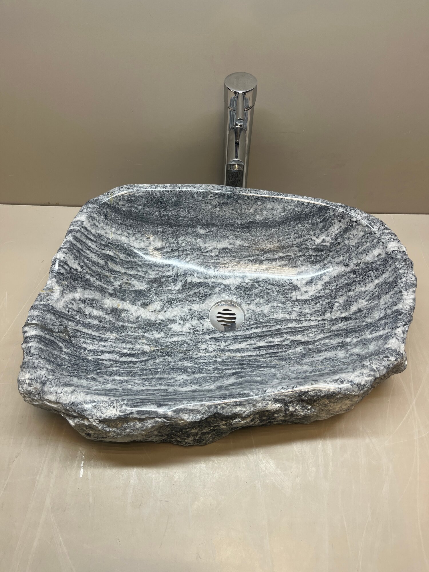 Раковина накладная из натурального камня, магнезит (59х43х14см) RK-095
