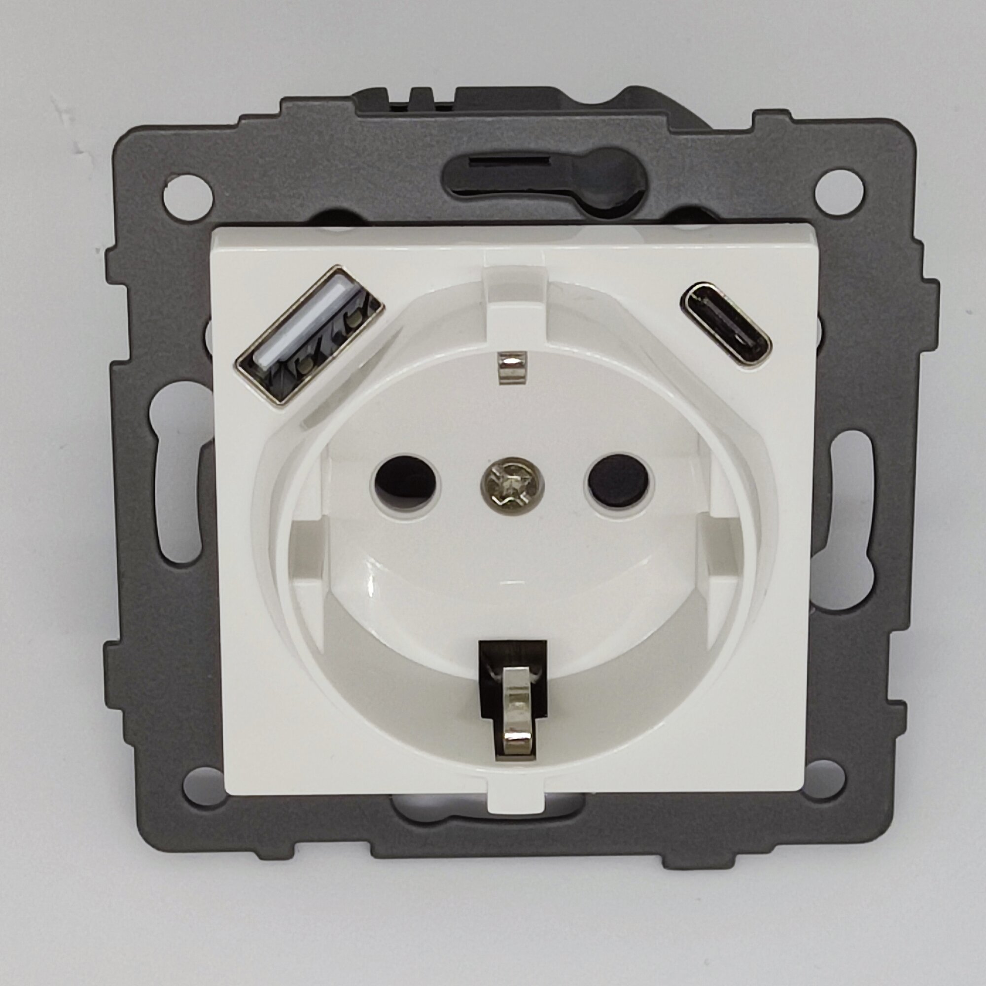 Розетка MEZEEN FC-23F, со встроенными USB и Type-C портами, быстрая зарядка