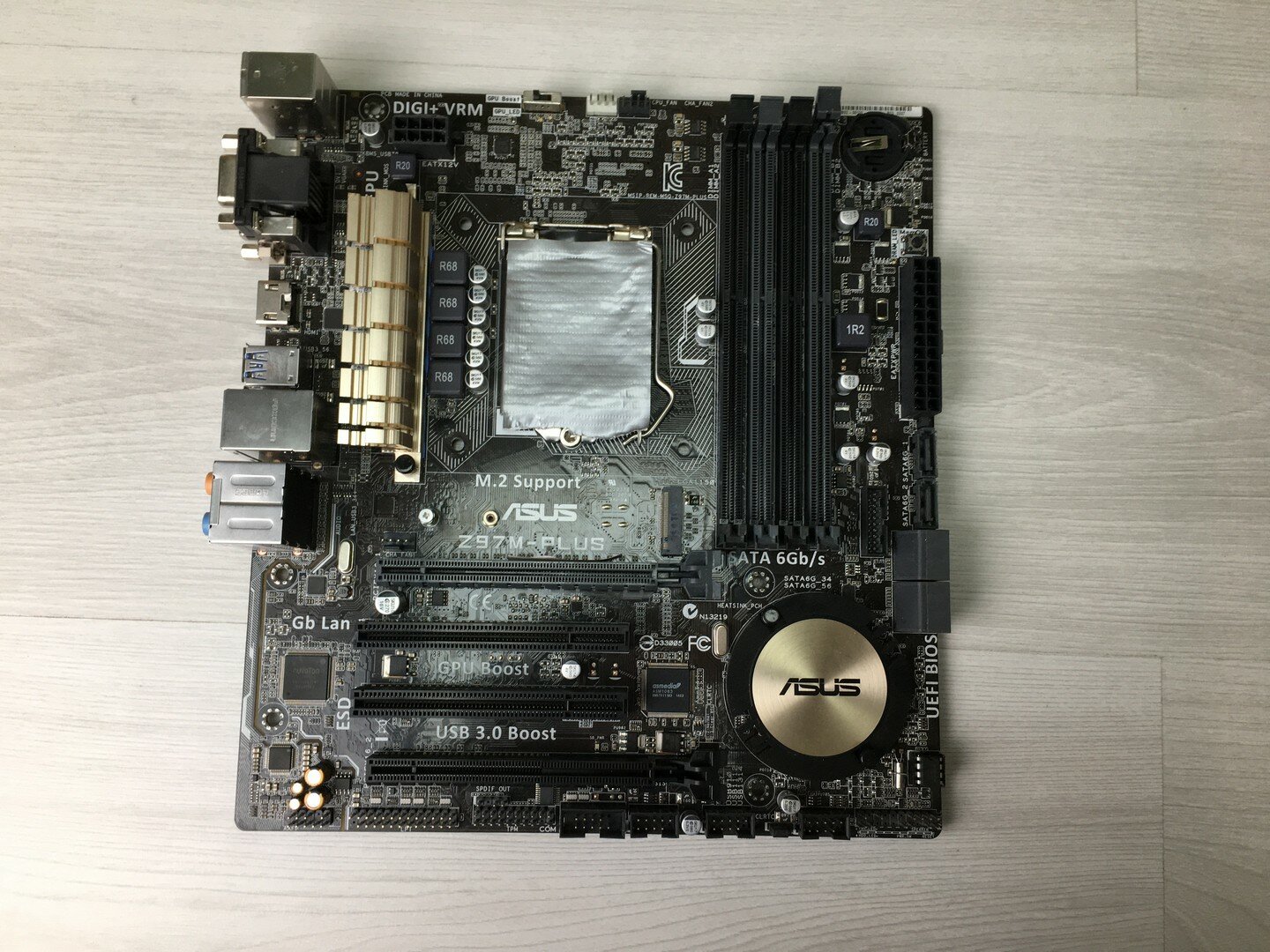 Материнская плата S-1150 ASUS Z97M-Plus Z97/4DDR3/2xPCI-Ex16/SATA3/USB3.0/M.2/VGA/DVI/HDMI/mATX, без планки