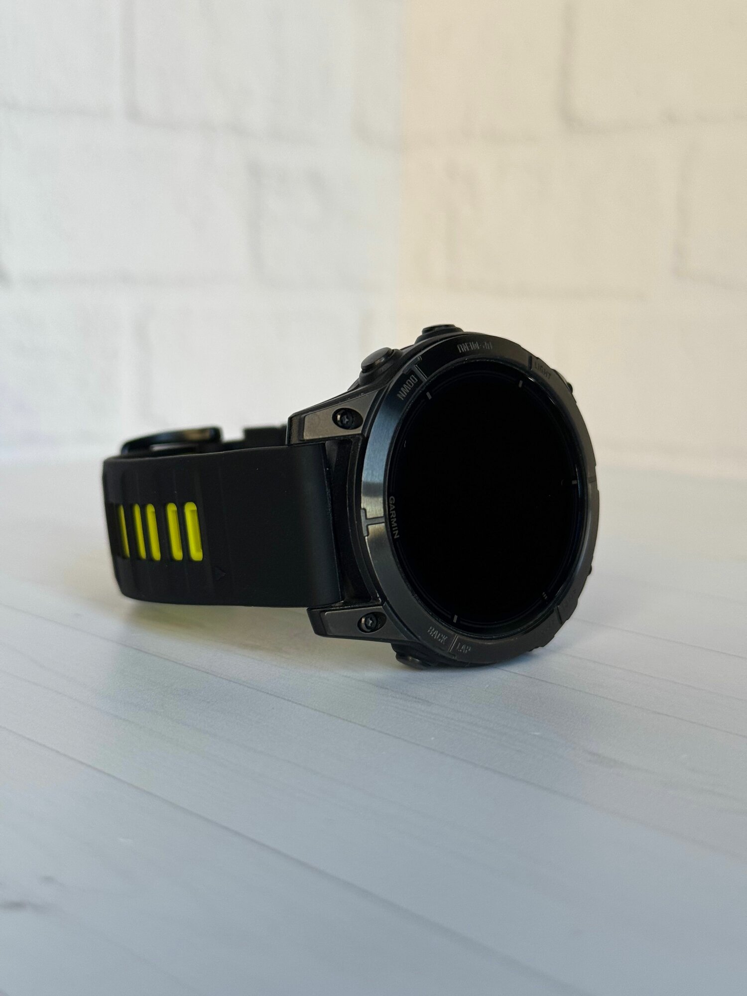 Силиконовый Рremium ремешок для Garmin Quickfit шириной 22 мм в дизайне Fenix 8 (черный с салатовым)