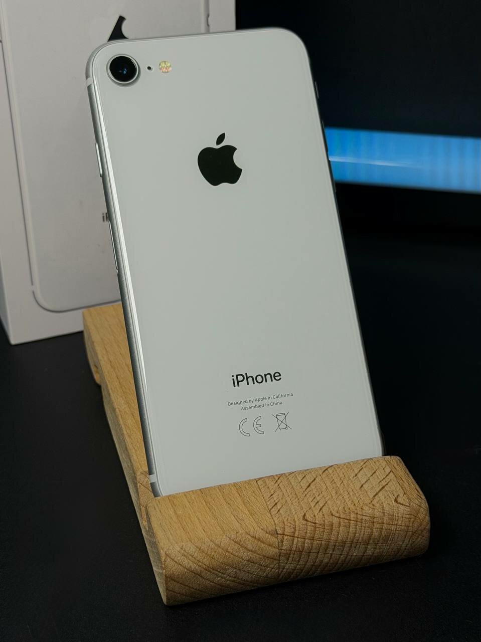 Смартфон Apple iPhone 8, 64 ГБ, nano-SIM + eSIM, белый