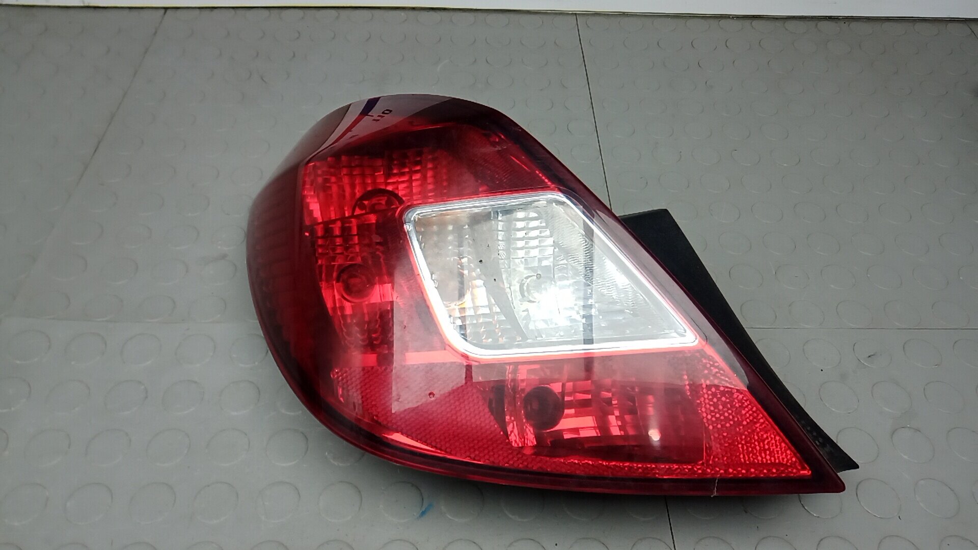Фонарь задний левый OPEL CORSA D