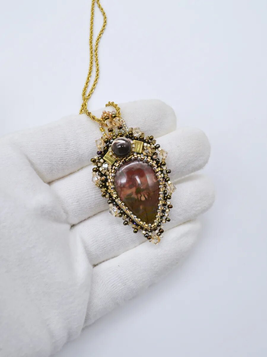 Колье, кристаллы Swarovski, яшма