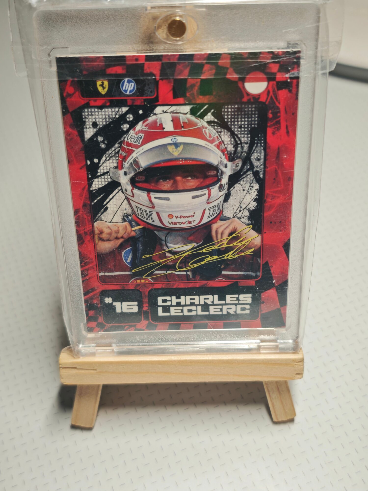Специальная светоотражающая карточка Topps с изображением шлема пилота Формулы-1 CHARLES LECLERC