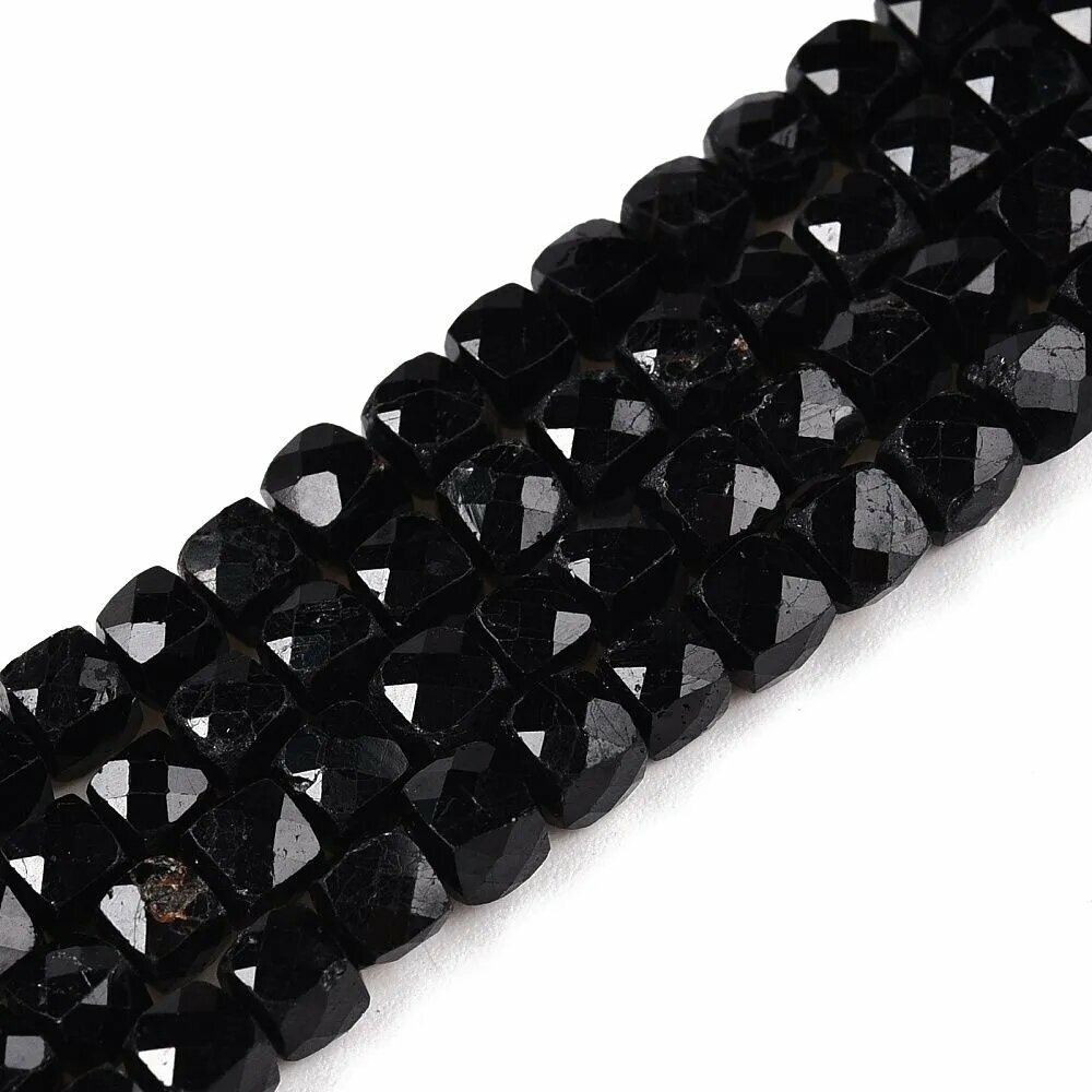 1 нить бусины из натурального черного турмалина, граненые кубы
