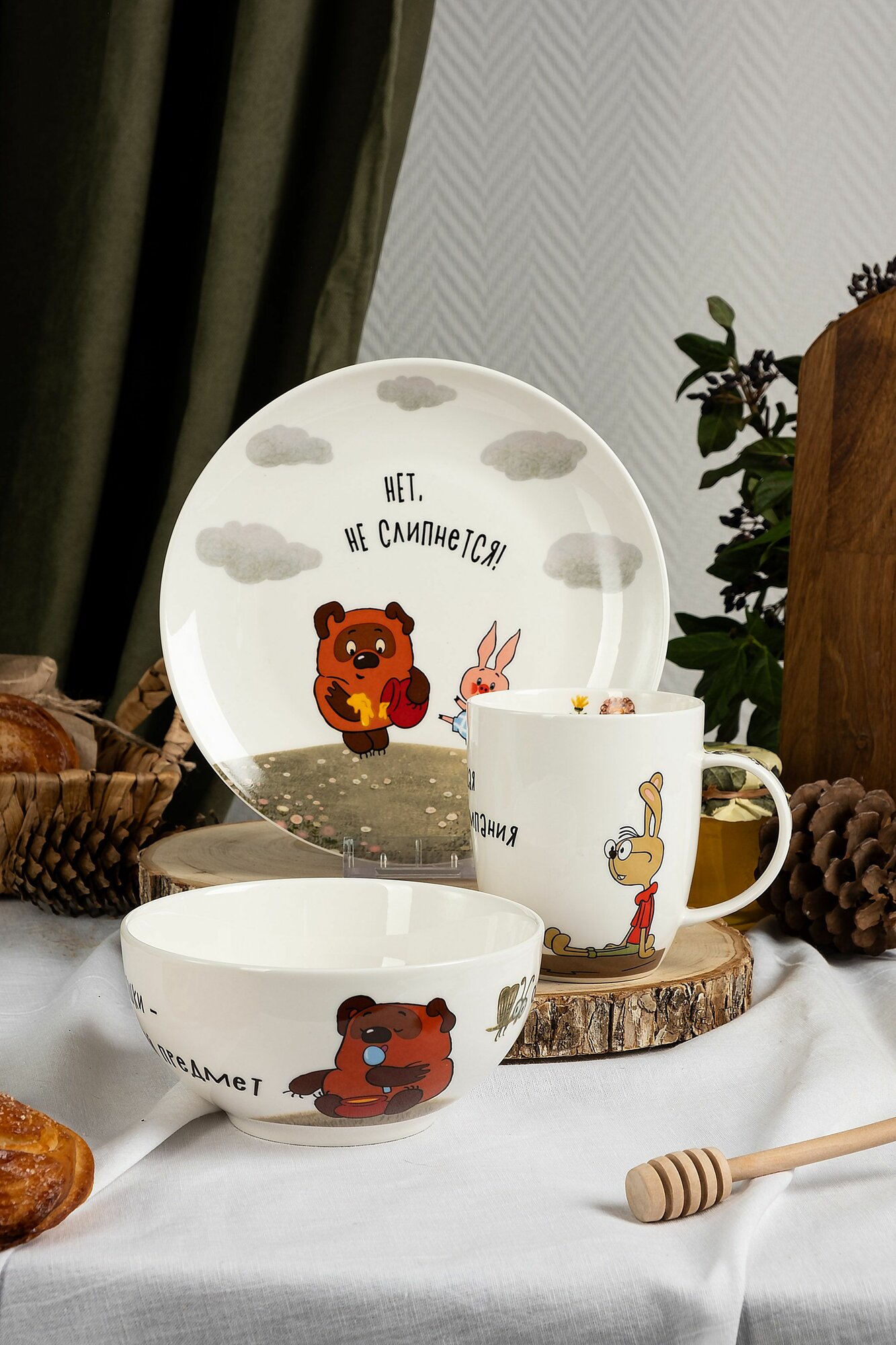 Набор посуды на 1 персону 3 предмета фарфор "Винни Пух" в подарочной упаковке. Коралл.