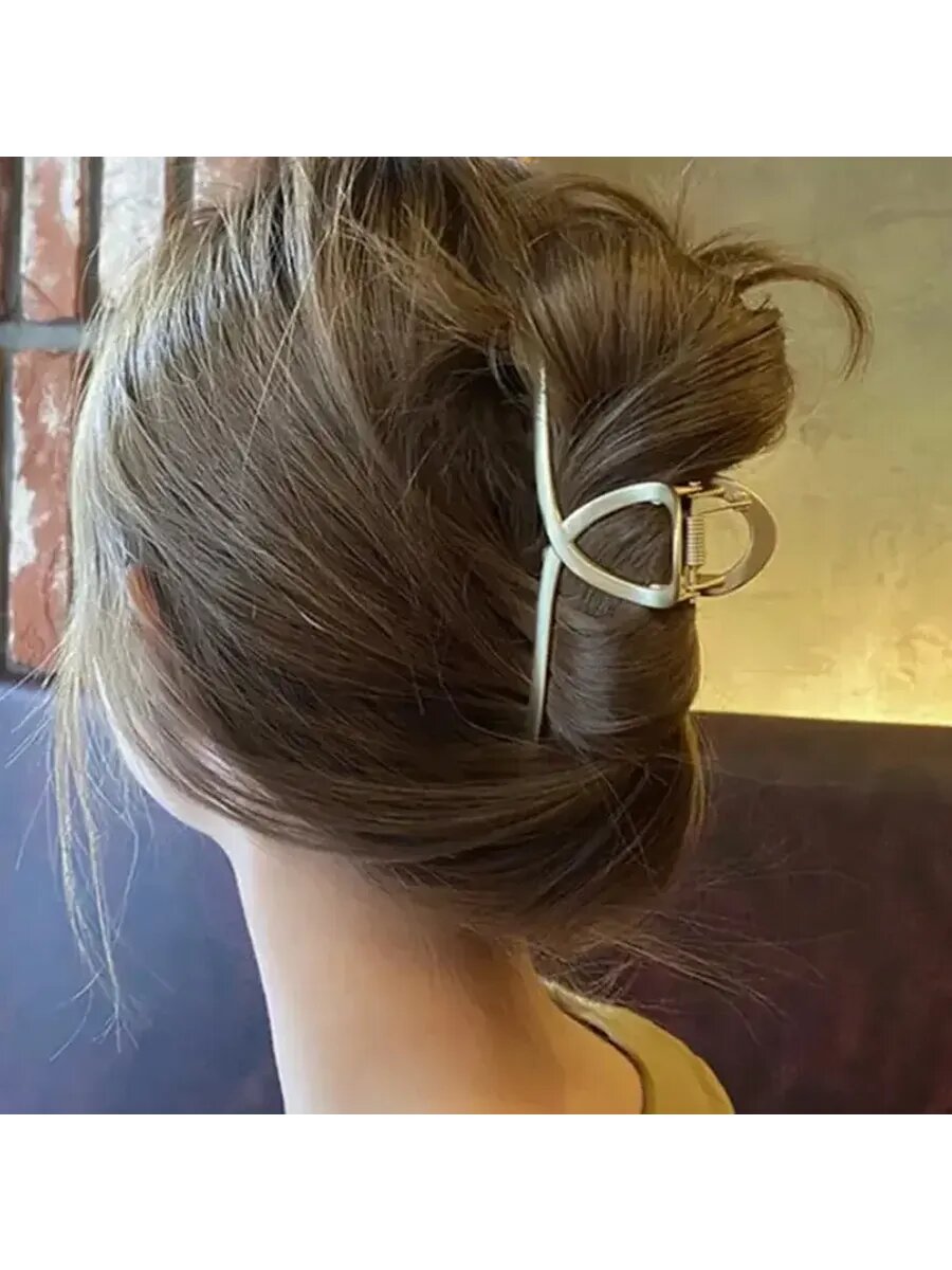 Эффектная золотая заколка для стильных причесок