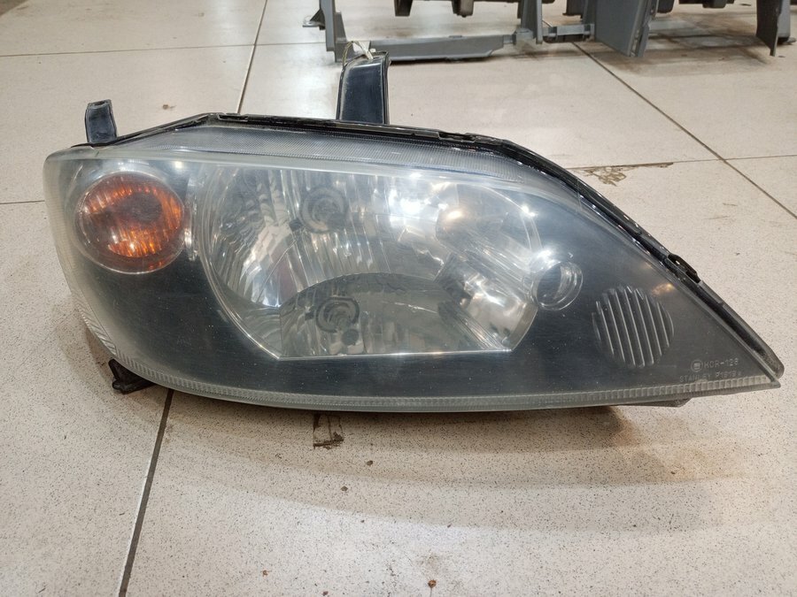Фара правая от Mazda Demio DY 2003-2007