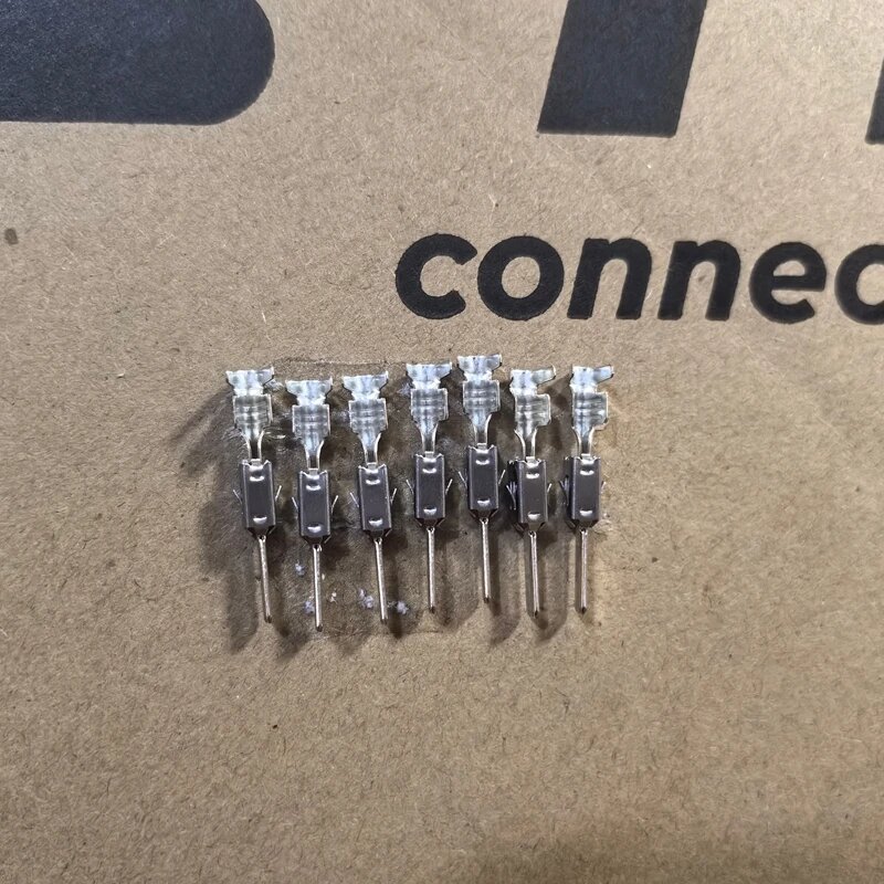 N10319005 N 103 190 05 1-968946-1 000979226E 000 979 226E 200pcs