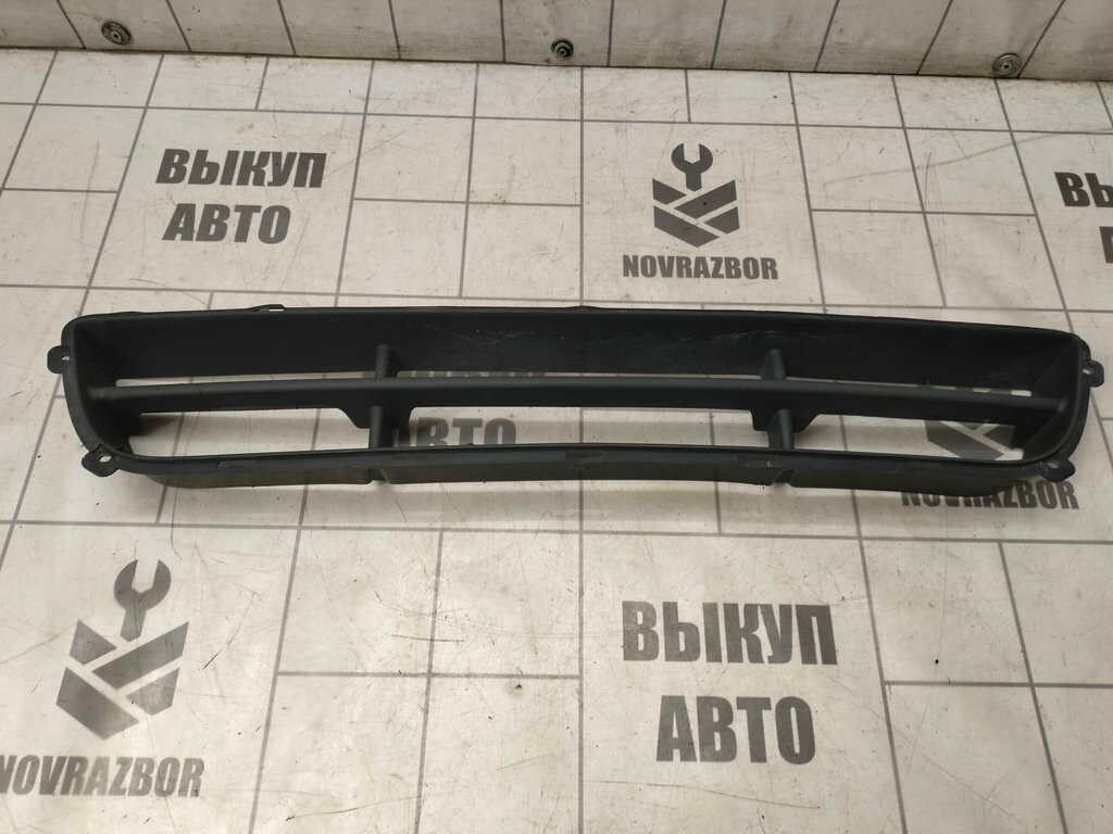 Решетка в бампер центральная Kia RIO 3 2011-2017