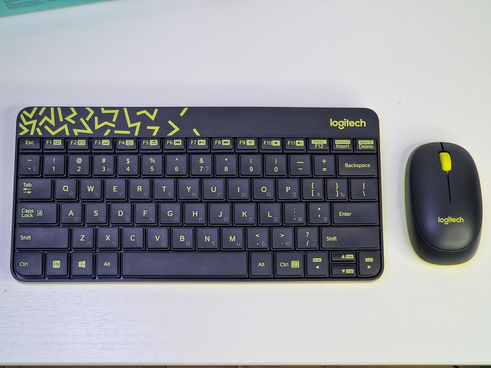 Комплект клавиатура + мышь Logitech Wireless Combo MK240 Nano