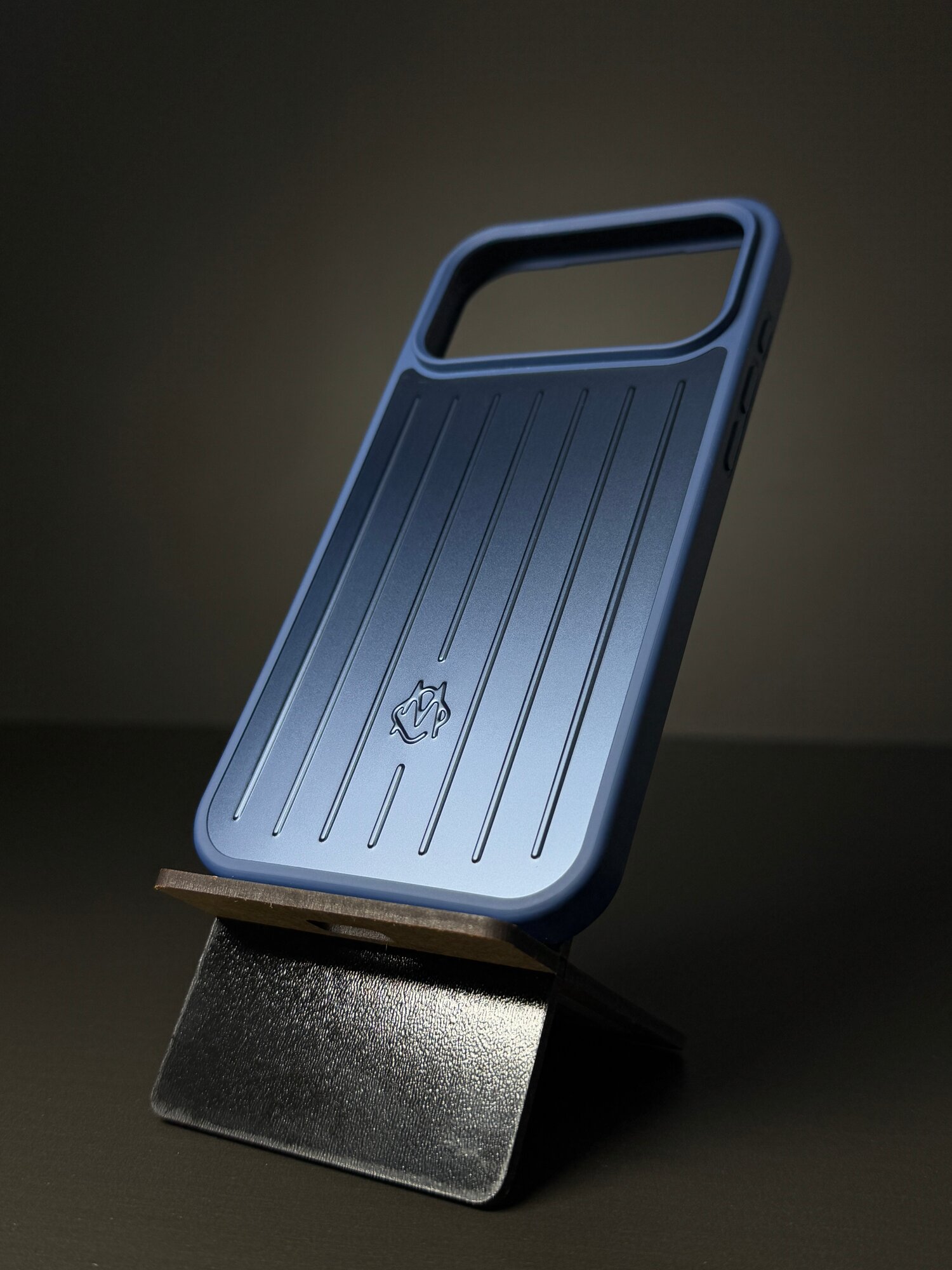 Чехол Rimowa Айфон 17 Про / чехол Rimowa iPhone 17 Pro, синий