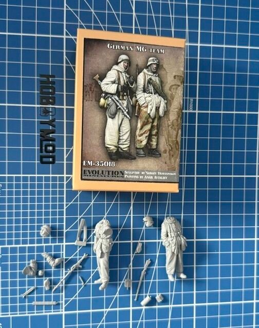 EM-35018 Фигурка для самостоятельной росписи 1:35 German MG team