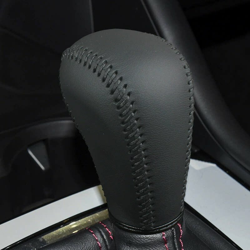 Мягкий кожаный чехол для рычага КПП Mazda CX-50 2023-2024 с черными швами для автоматической коробки передач