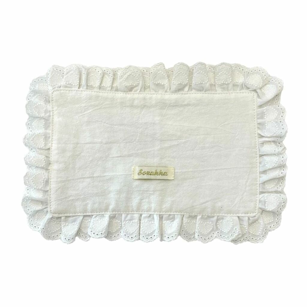 Салфетница, 30×20 см, из кружева, белая, с вышивкой в виде сердца