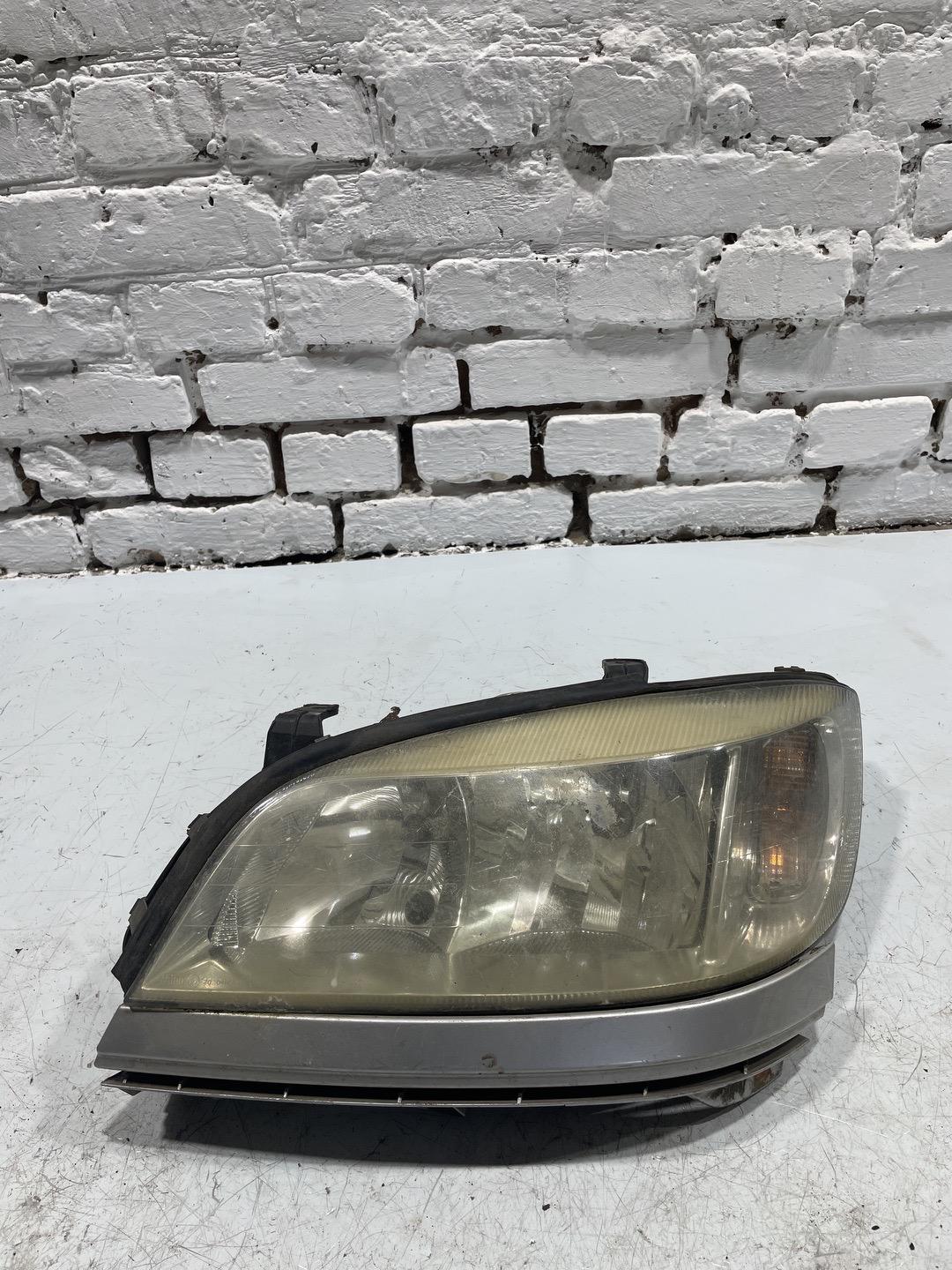 Фара левая Opel Zafira A (1999 - 2003) 90582021