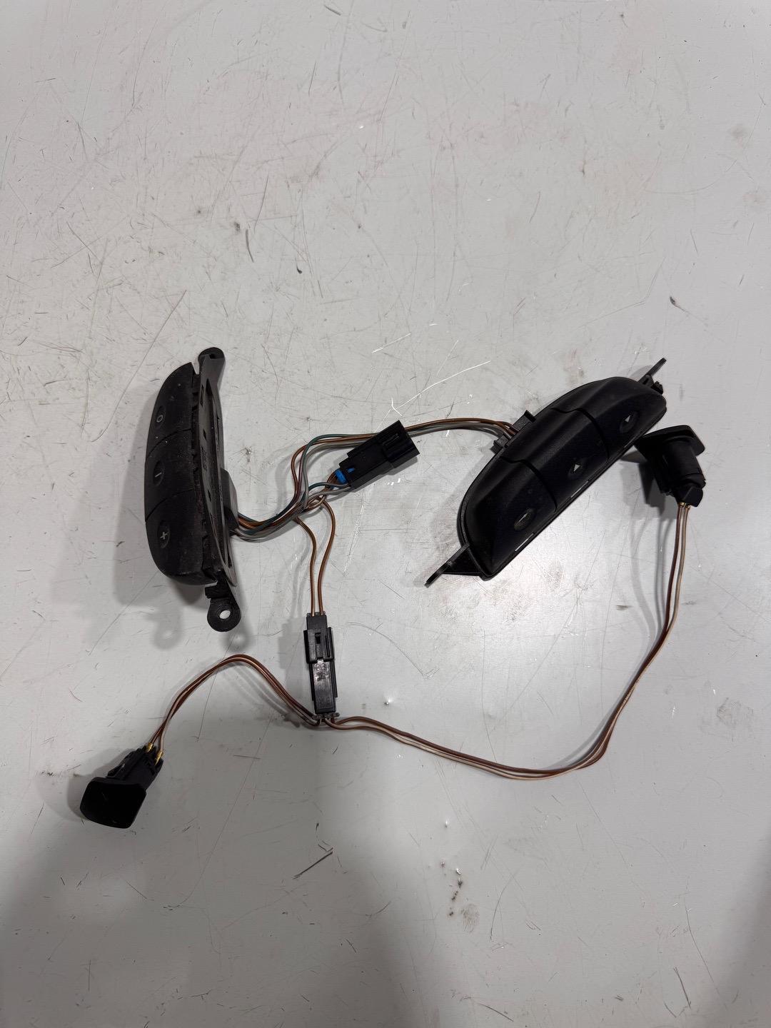 Кнопки управления на руле Opel Astra G (1998 - 2009) 90561159