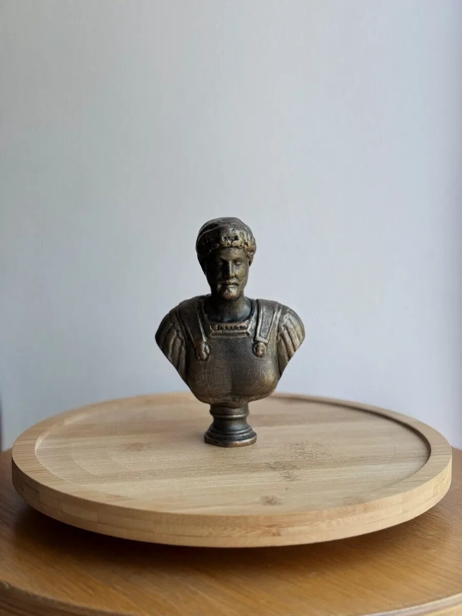 Статуэтка Адриан, 13 см, из гипса, ручная работа, в цвете, бюст — фото 1