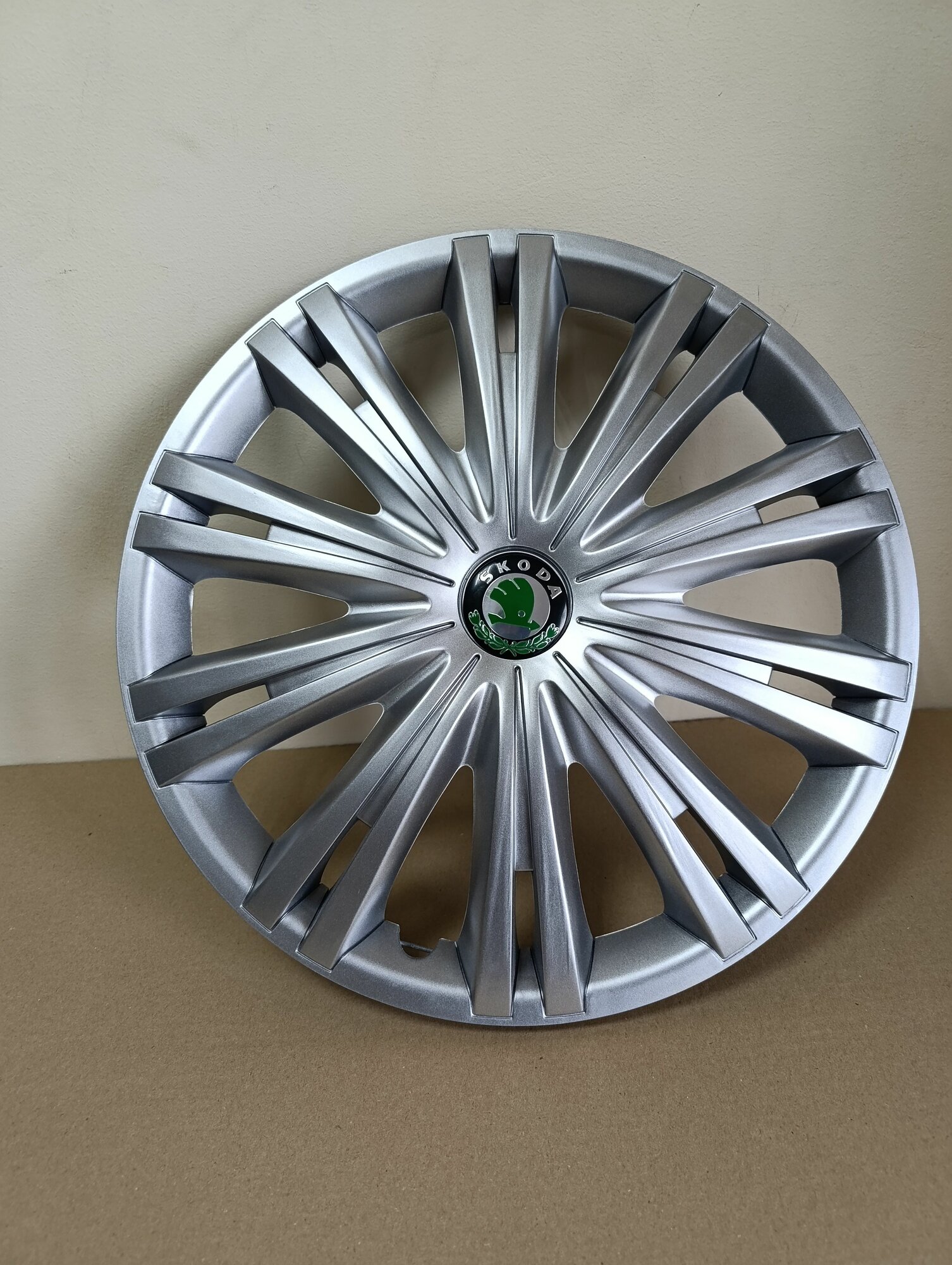 Колпаки r15 Шкода зелёная