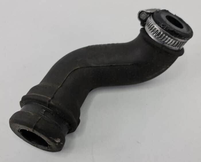 Патрубок Volvo C30 C70 (06-) S40 (04-) S60 (11-) S80 (07-) V40 (13-) V40 Cross Country V50 V60 V70 (08-) XC60 XC70 (08-)