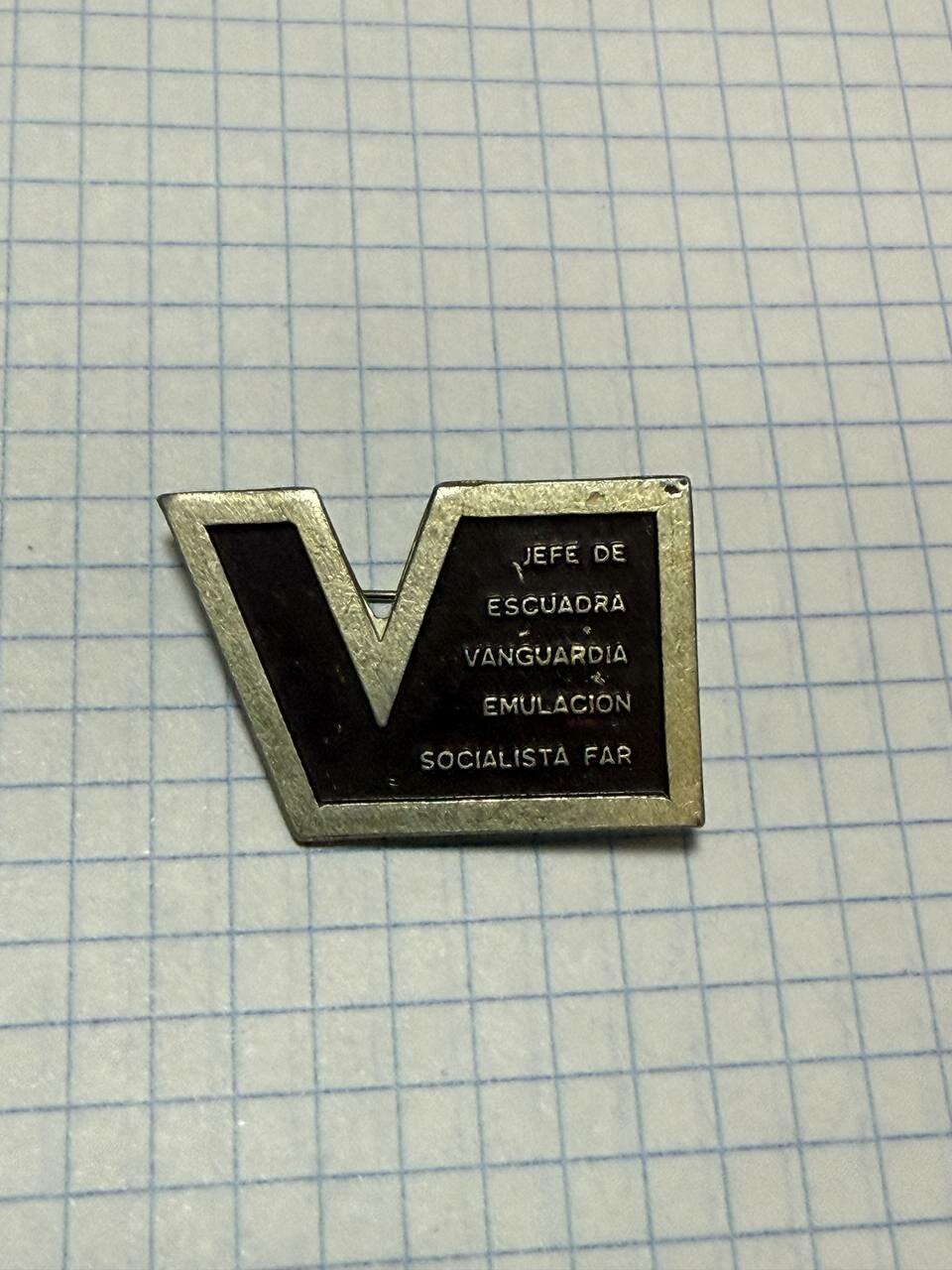 Значок "Jefe de Escuadra Vanguardia Emulaci n Socialista FAR"
