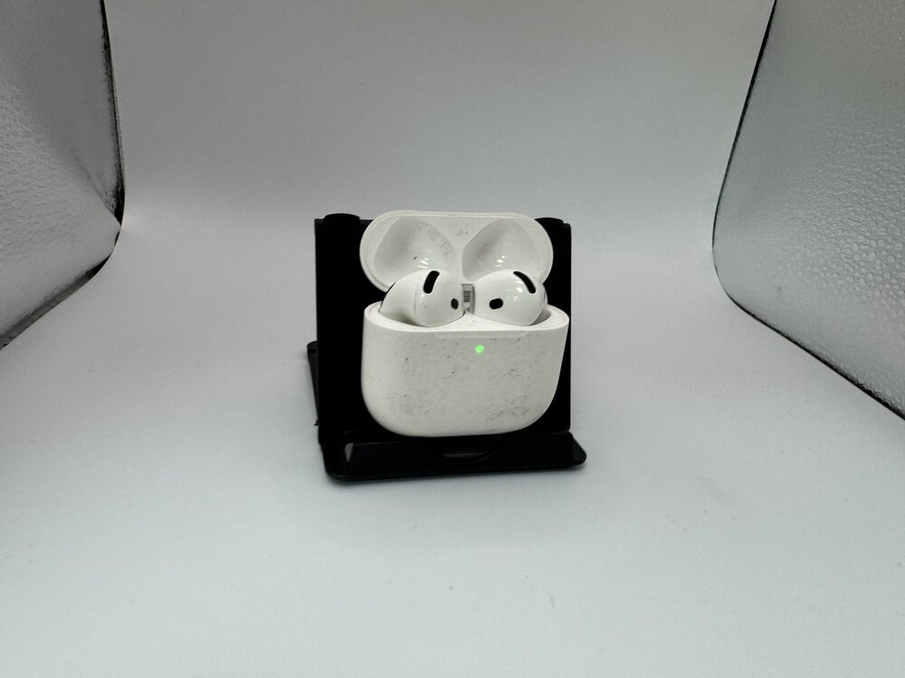 Беспроводные наушники Apple AirPods 4 (ANC) с активным шумоподавлением, б/у, уценка