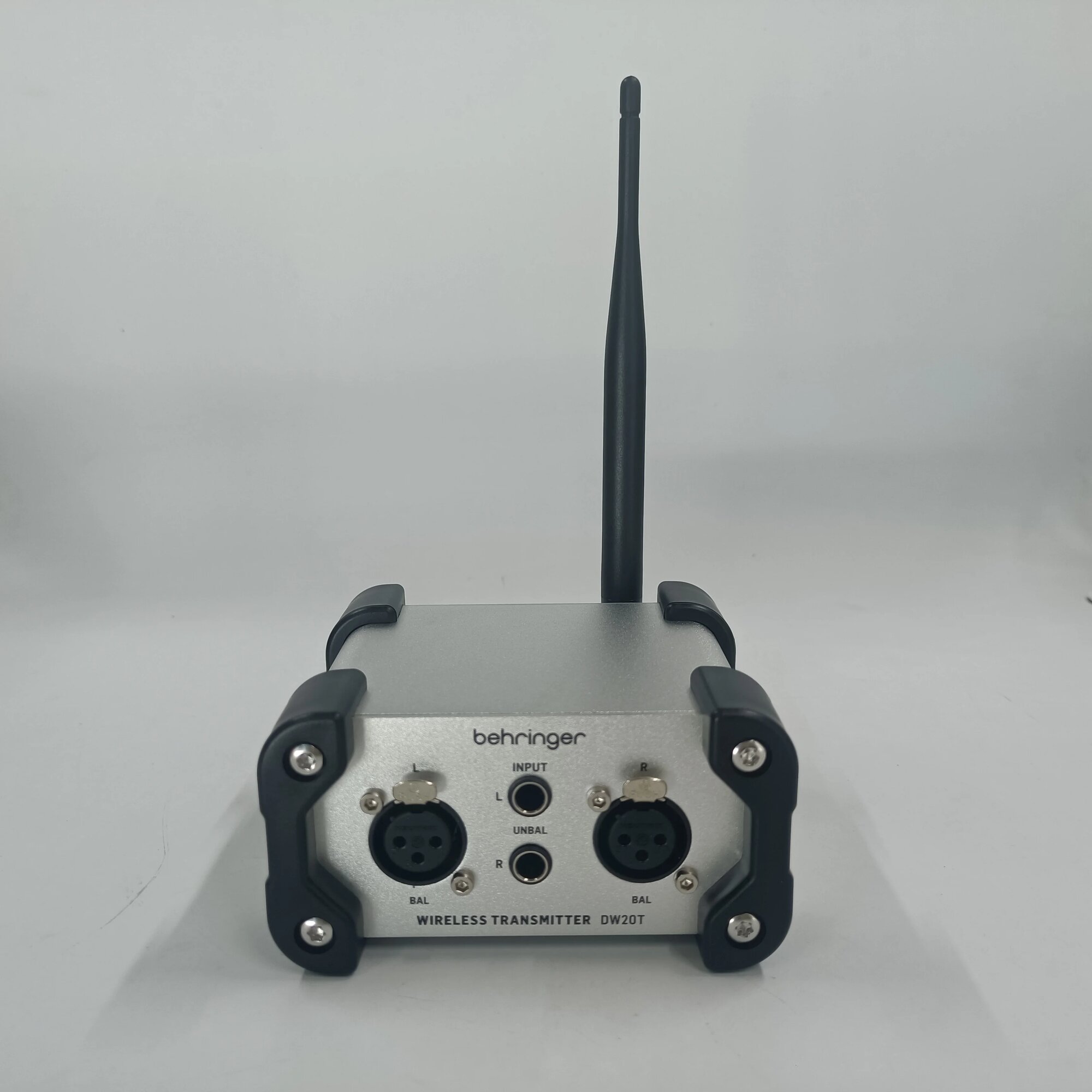 Klark Teknik DW20T Беспроводной стереопередатчик 2.4 ГГц
