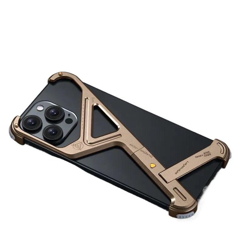 Чехол для iPhone 16 Pro безрамочный, металлический геометрический дизайн, противоударный, золотистый