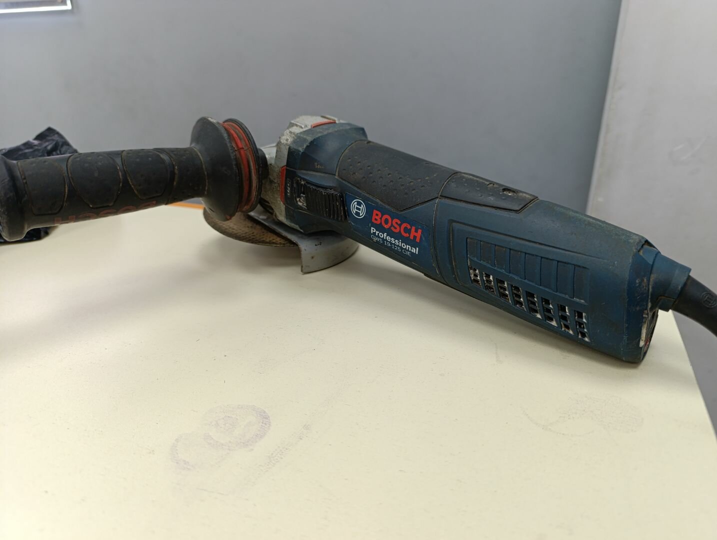 Угловая шлифмашина Bosch GWS 19-125, б/у, уценка
