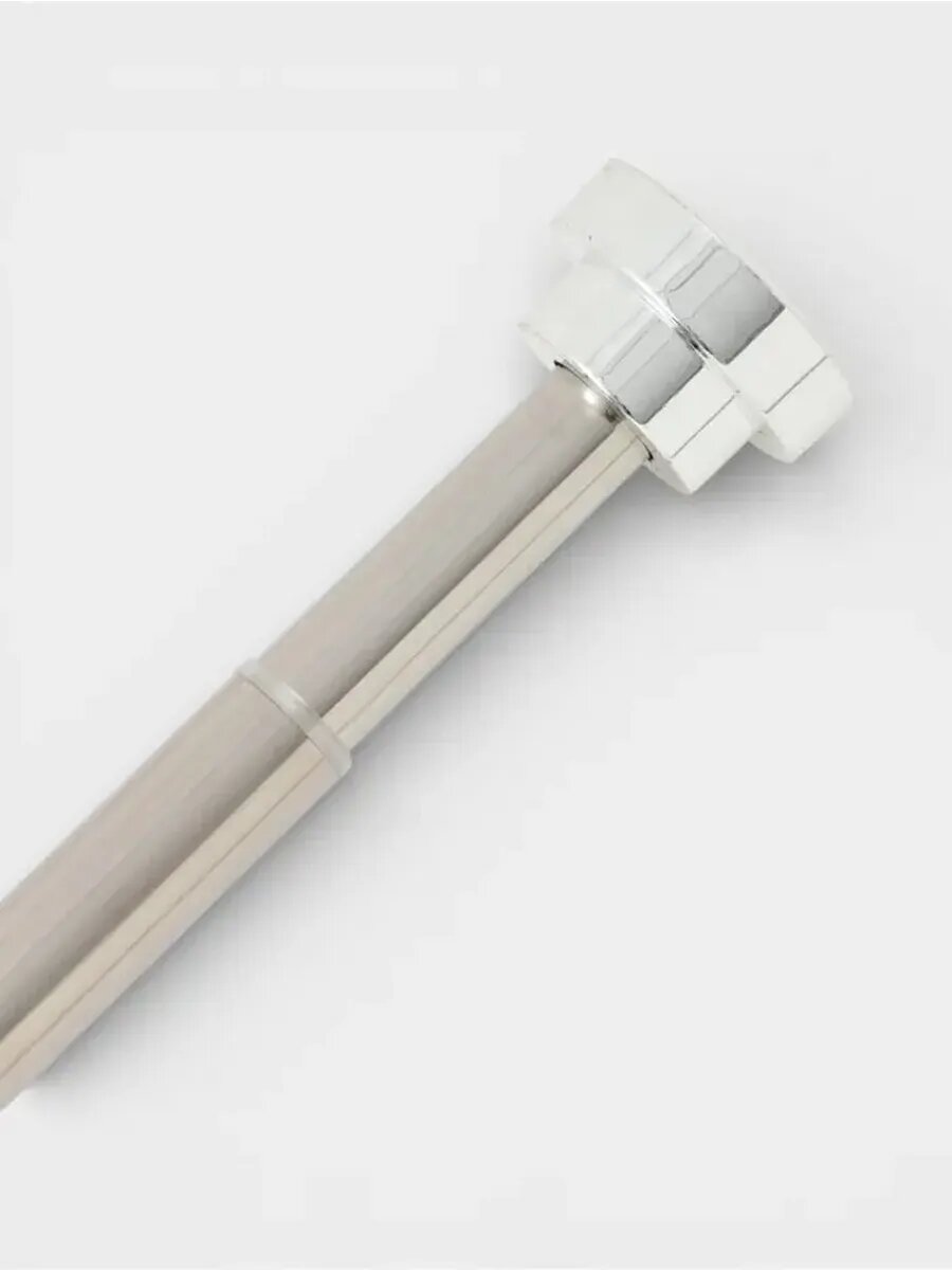 Стильный хромированный карниз для ванной