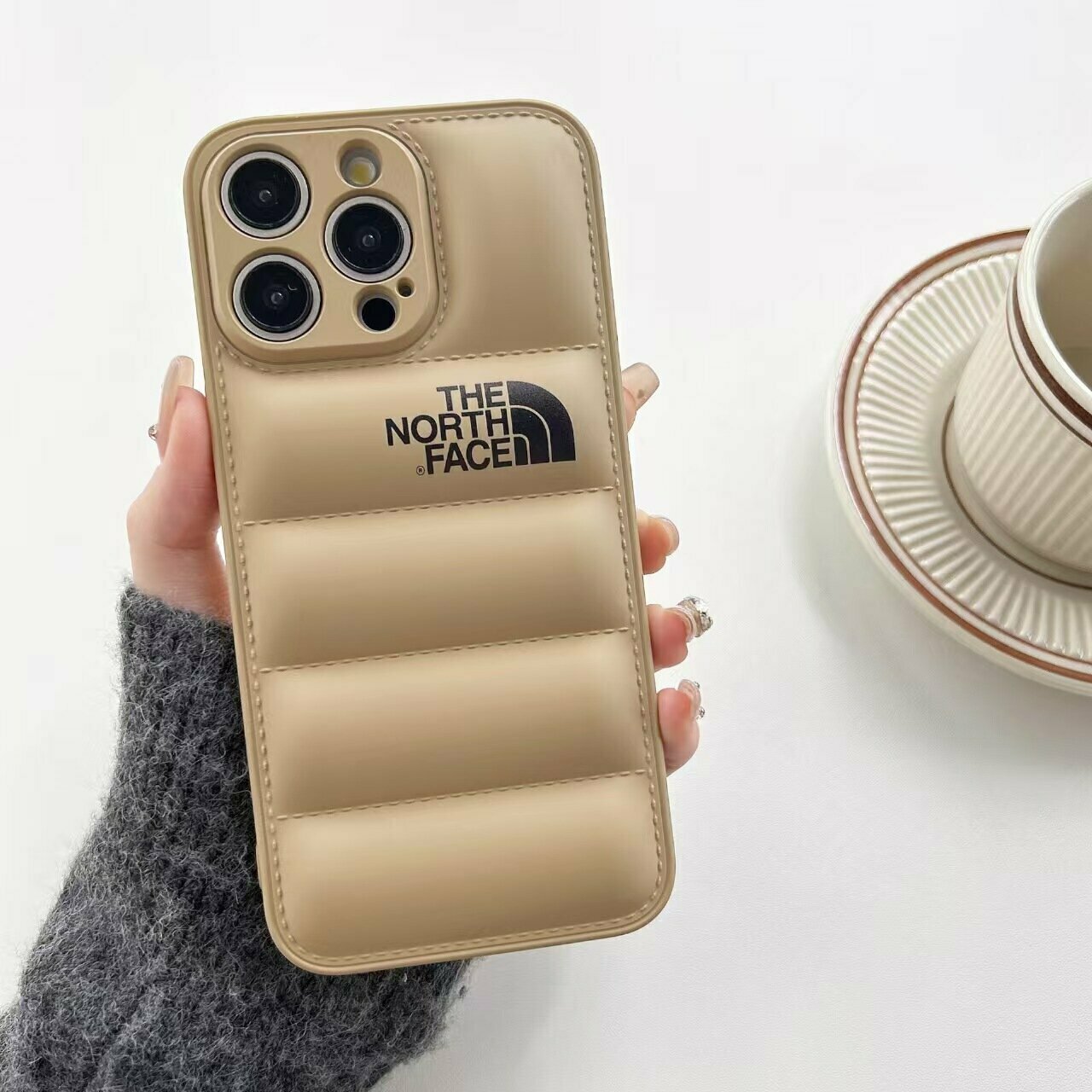 Минималистичный защитный чехол The Nor.th Face для iPhone от падений