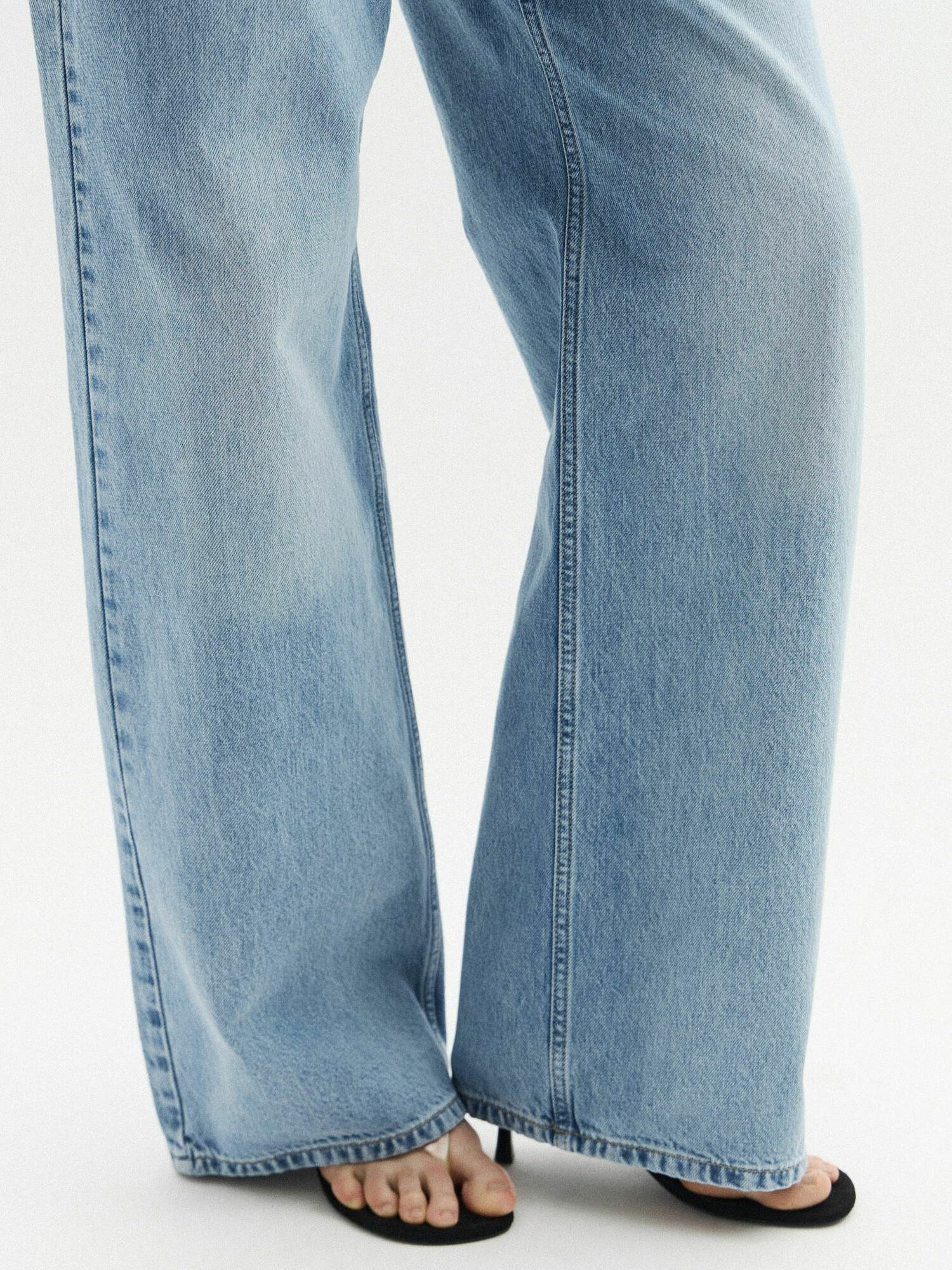Джинсы широкие KARL LAGERFELD JEANS, размер 28/32, голубой — фото 1