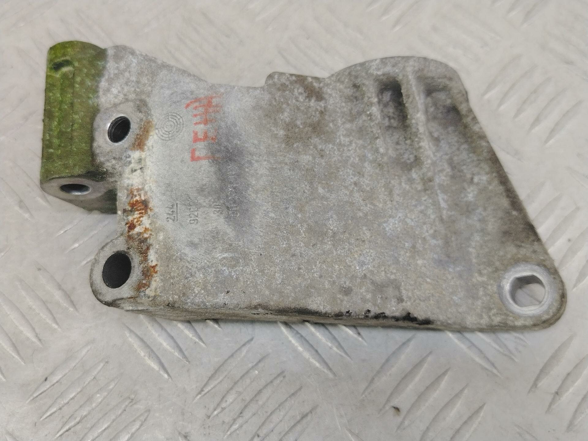 Кронштейн генератора Opel Astra G (1998 - 2009) 90571112