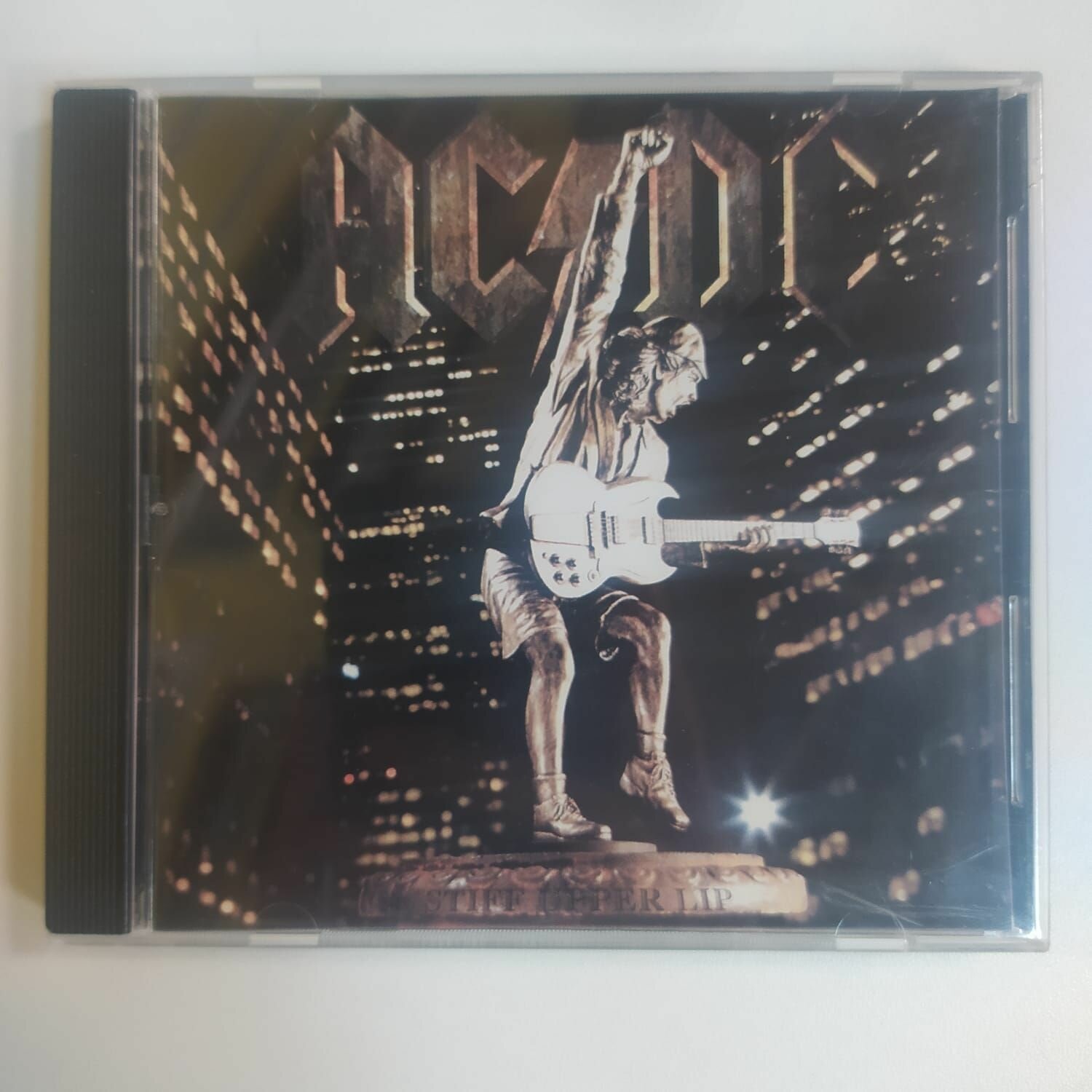 Компакт диск CD AC/DC - Stiff Upper Lip (Россия) (Bootleg)