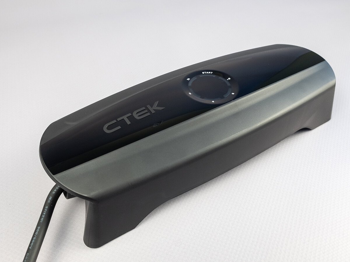 Зарядное устройство CTEK CS ONE для AGM, GEL и LiFePO4 аккумуляторов