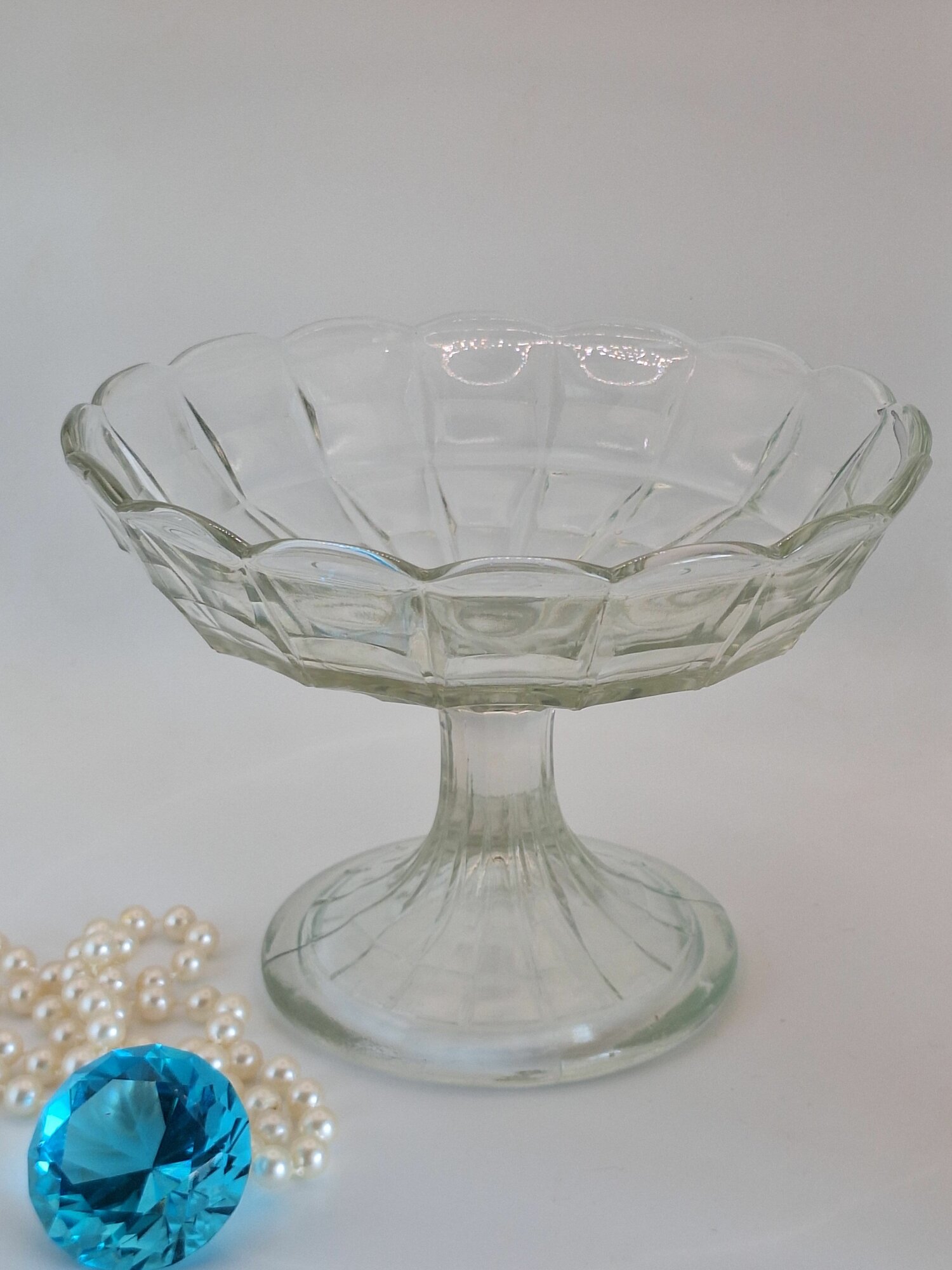 Ваза Фруктовница малая стеклянная ваза на ножке антикварная ДХЗ 17 см. СССР