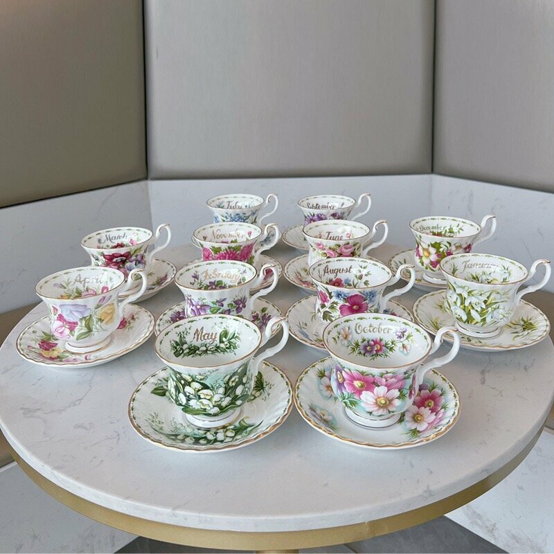 Чайная пара Royal Albert. Серия "Цветок месяца". Англия. Костяной фарфор. Клеймо 70-е гг. С Есть подарочная коробка